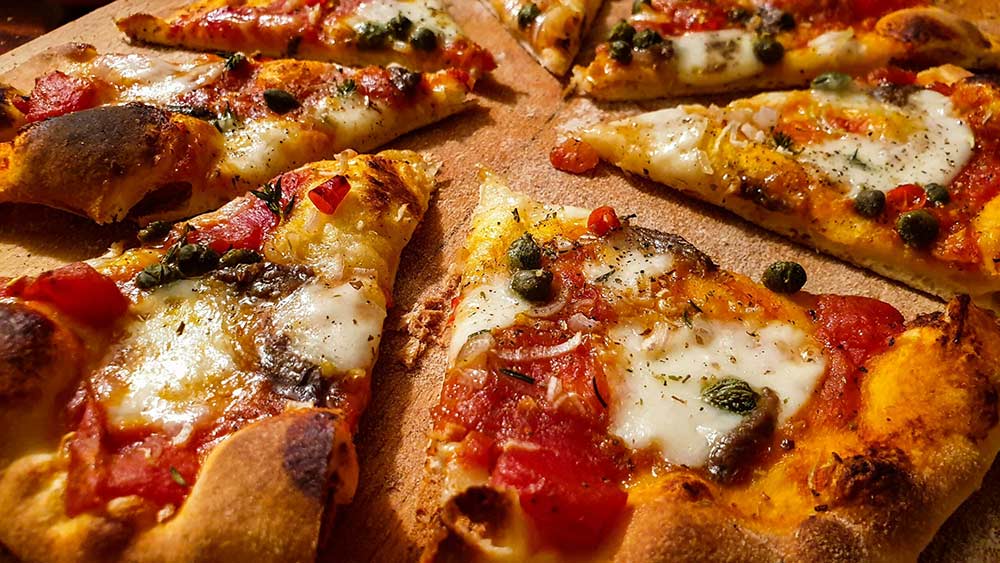 La Recette Parfaite de Pizza Maison : Guide Complet du Débutant au Pro